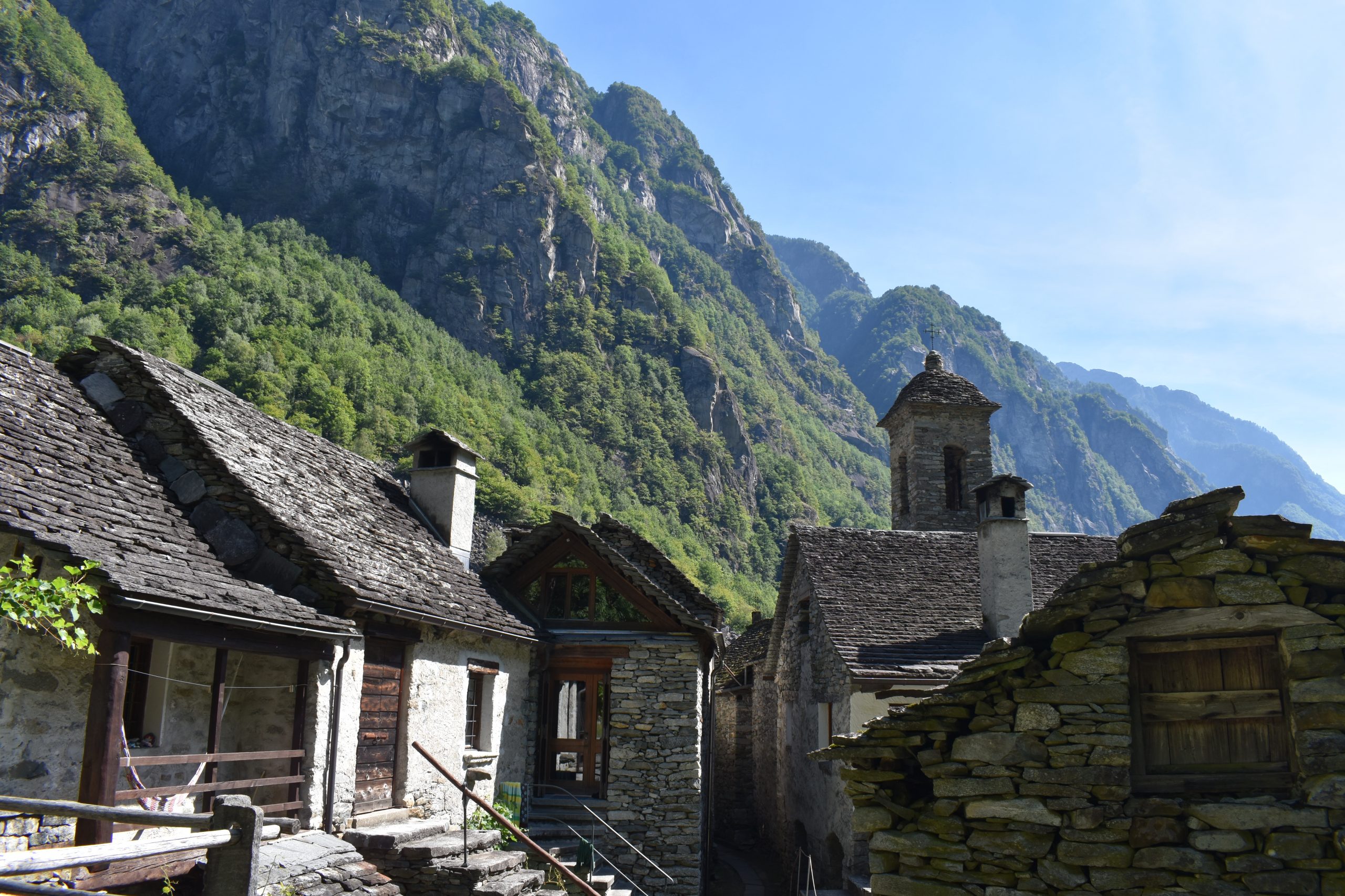 Le village de Foroglio et sa cascade dans le Tessin - Le Monde de Maya