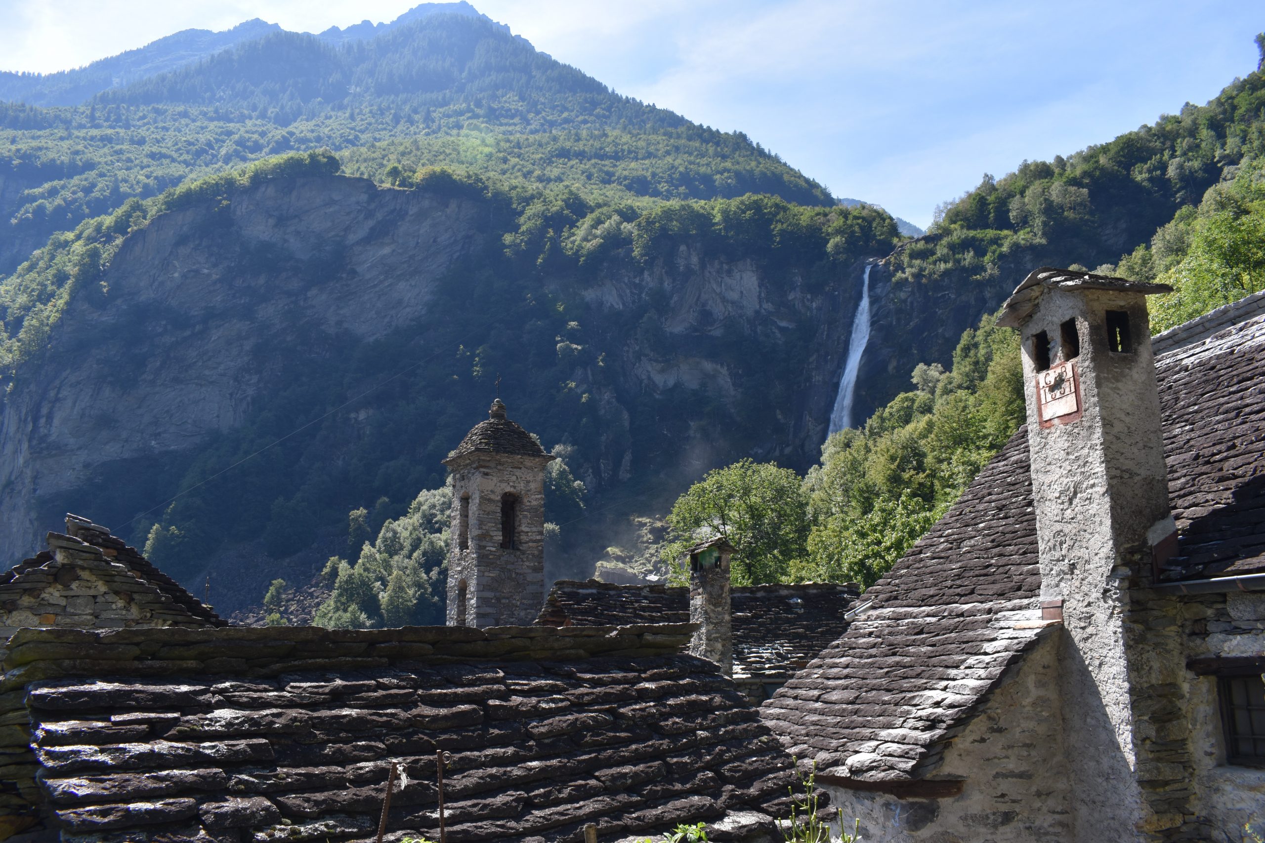 Le village de Foroglio et sa cascade dans le Tessin - Le Monde de Maya